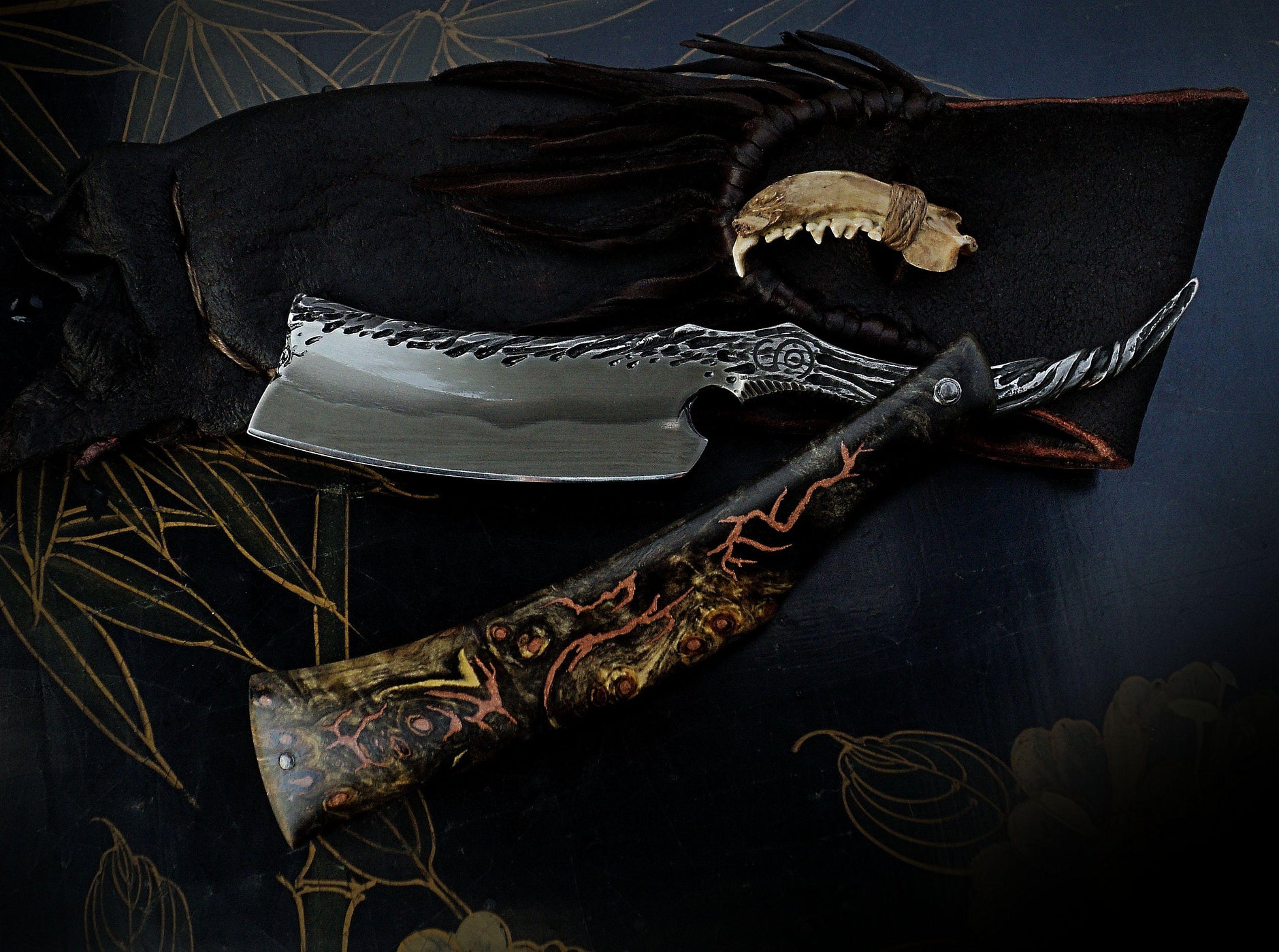 Click or scroll to zoom