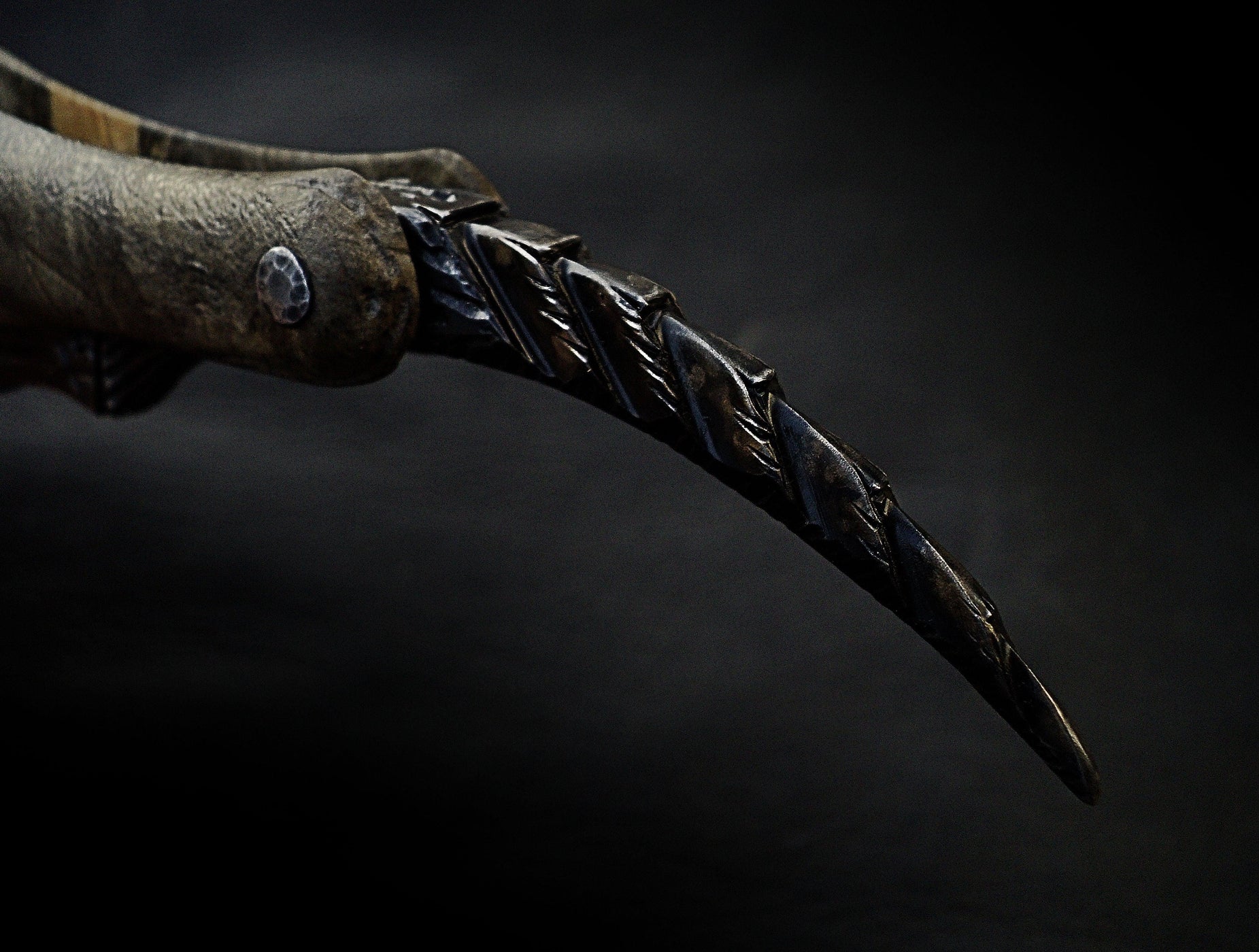 Click or scroll to zoom