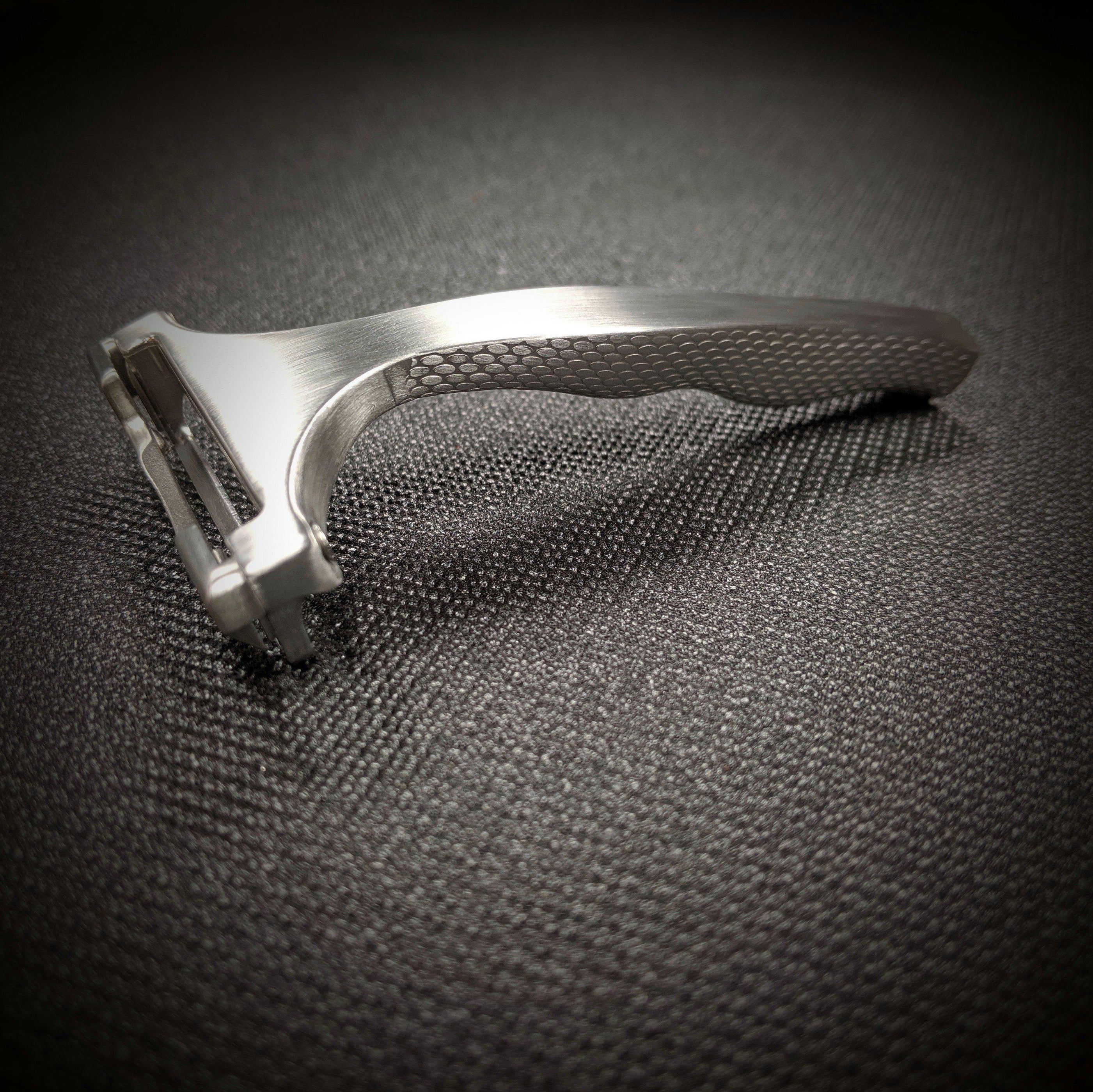 Click or scroll to zoom