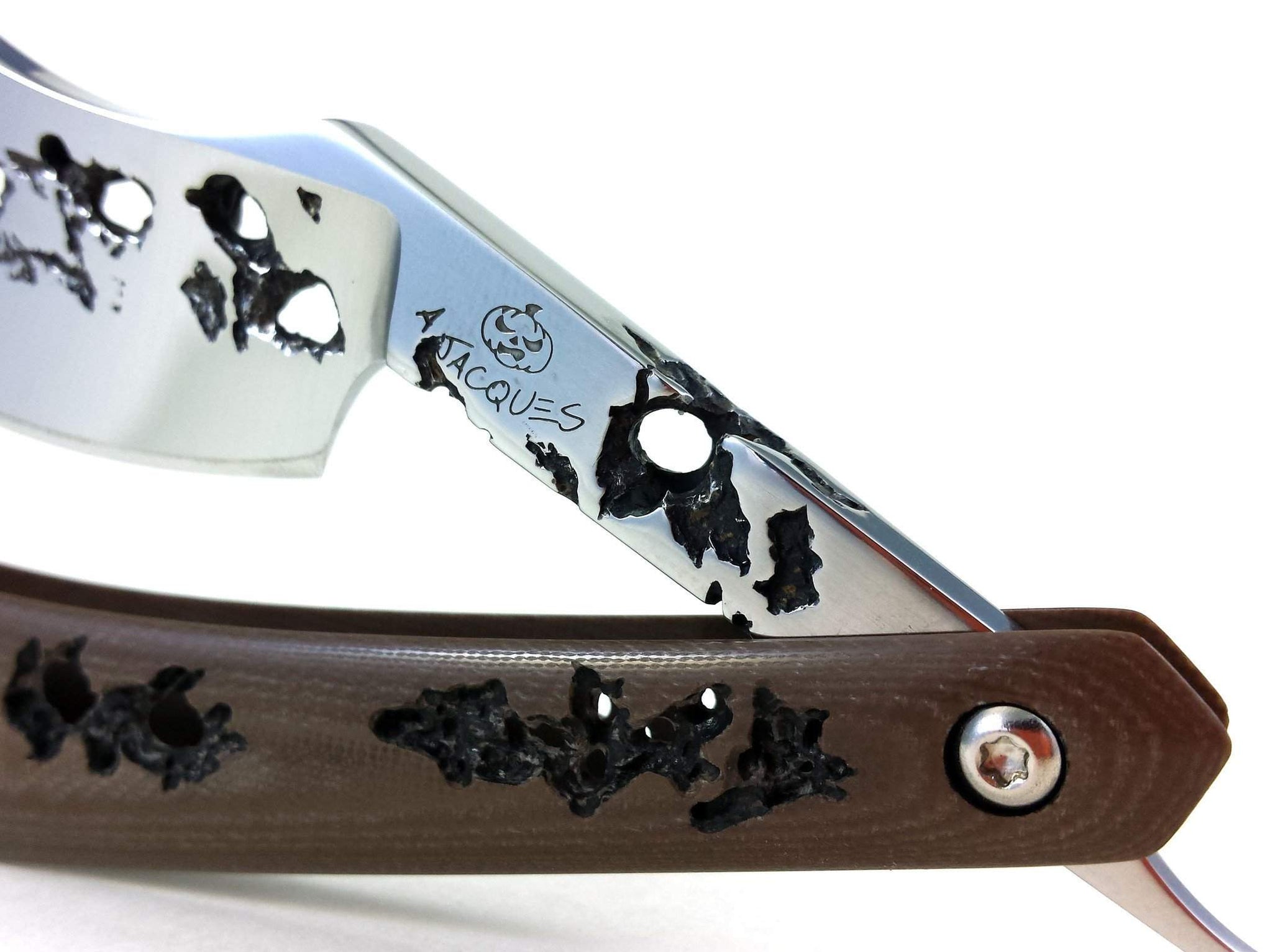 Click or scroll to zoom