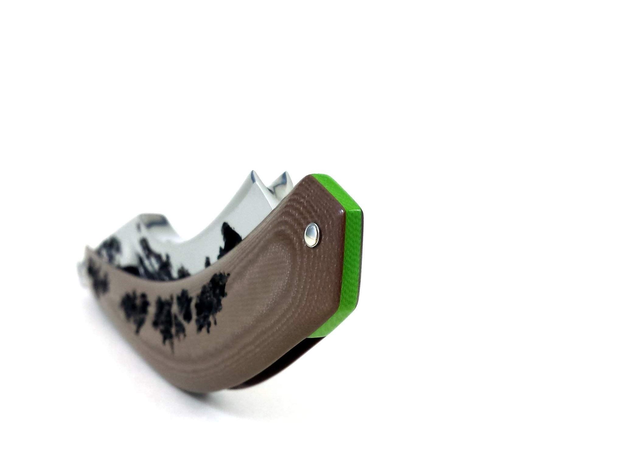 Click or scroll to zoom