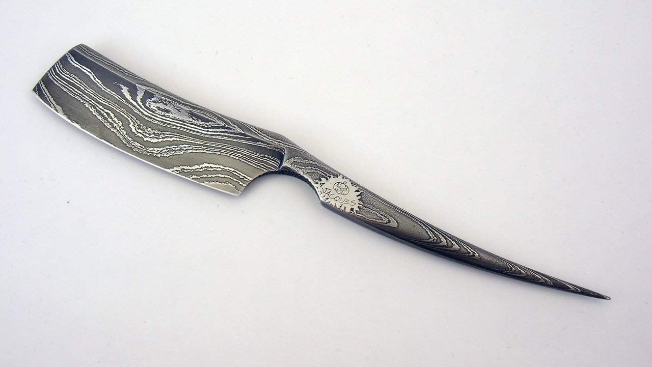 Click or scroll to zoom