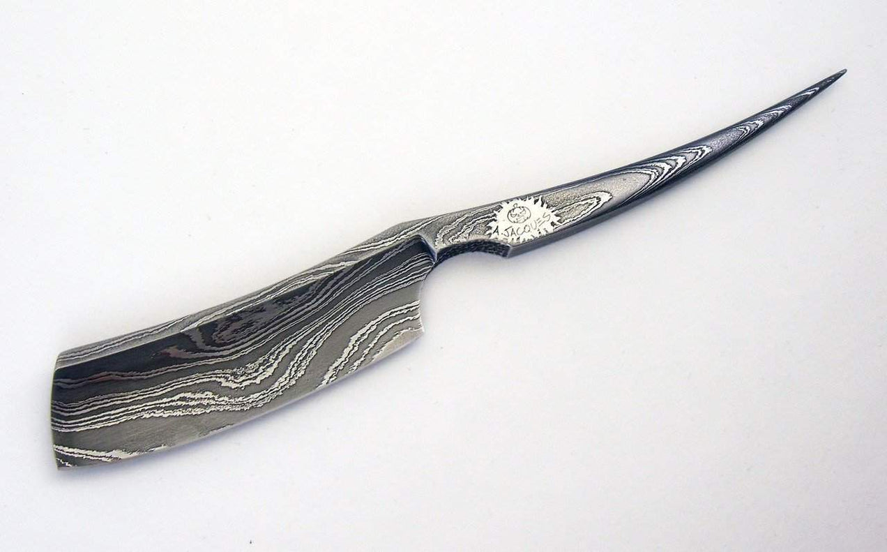 Click or scroll to zoom