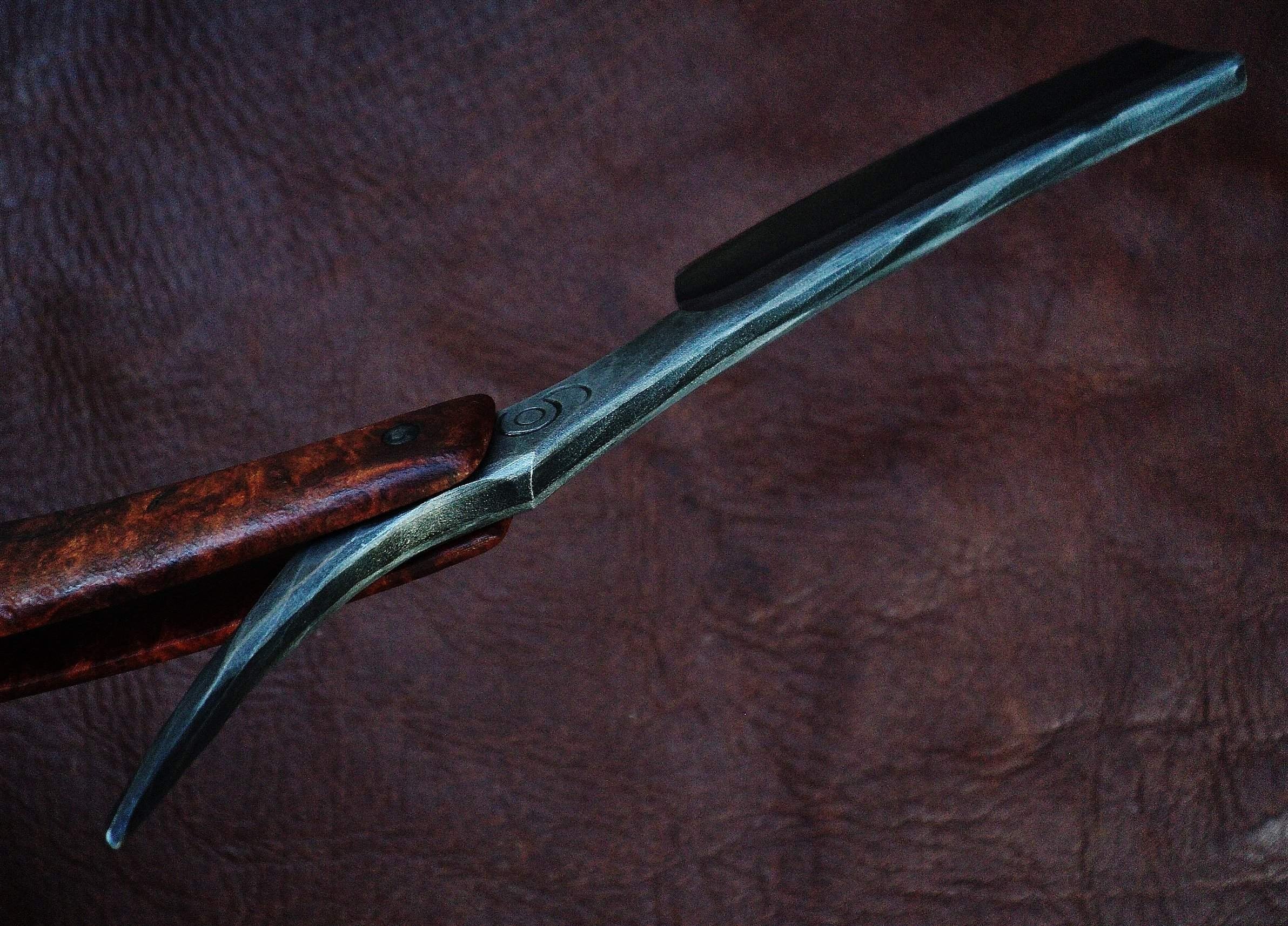 Click or scroll to zoom