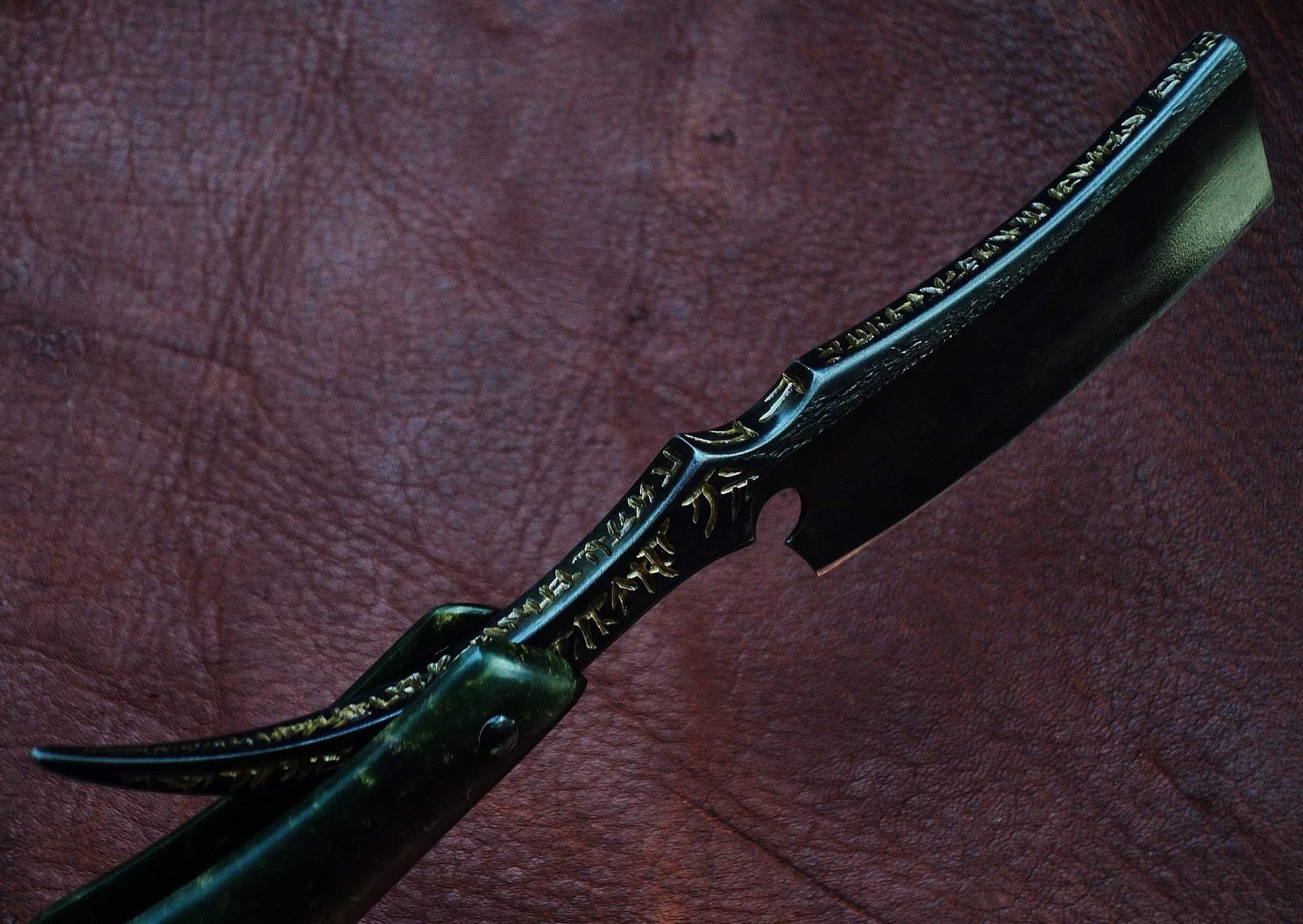 Click or scroll to zoom