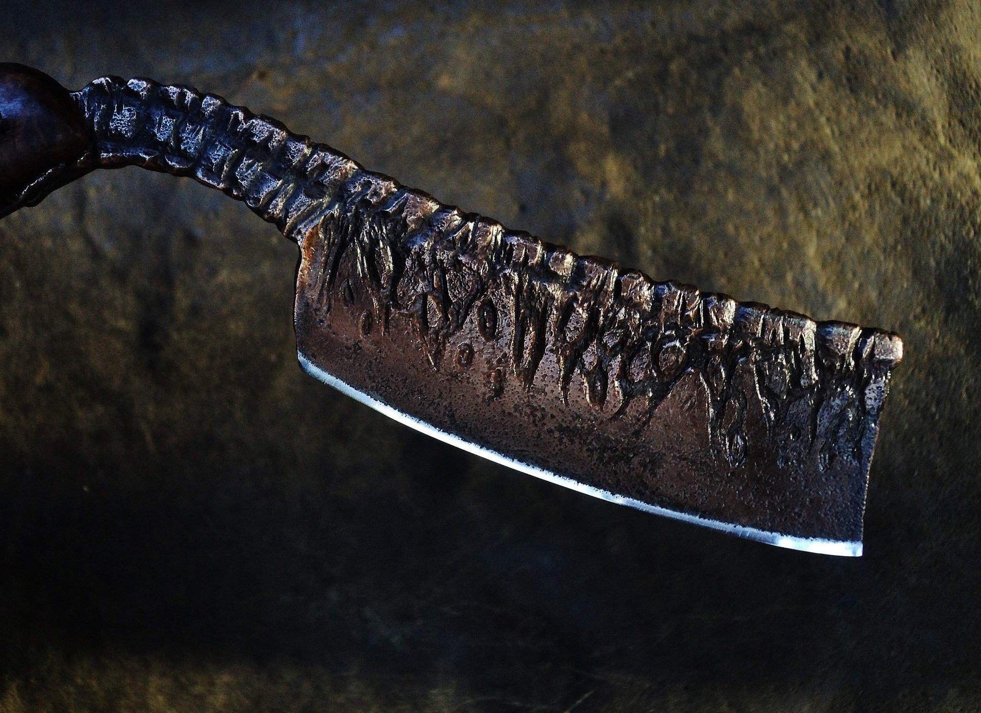 Click or scroll to zoom