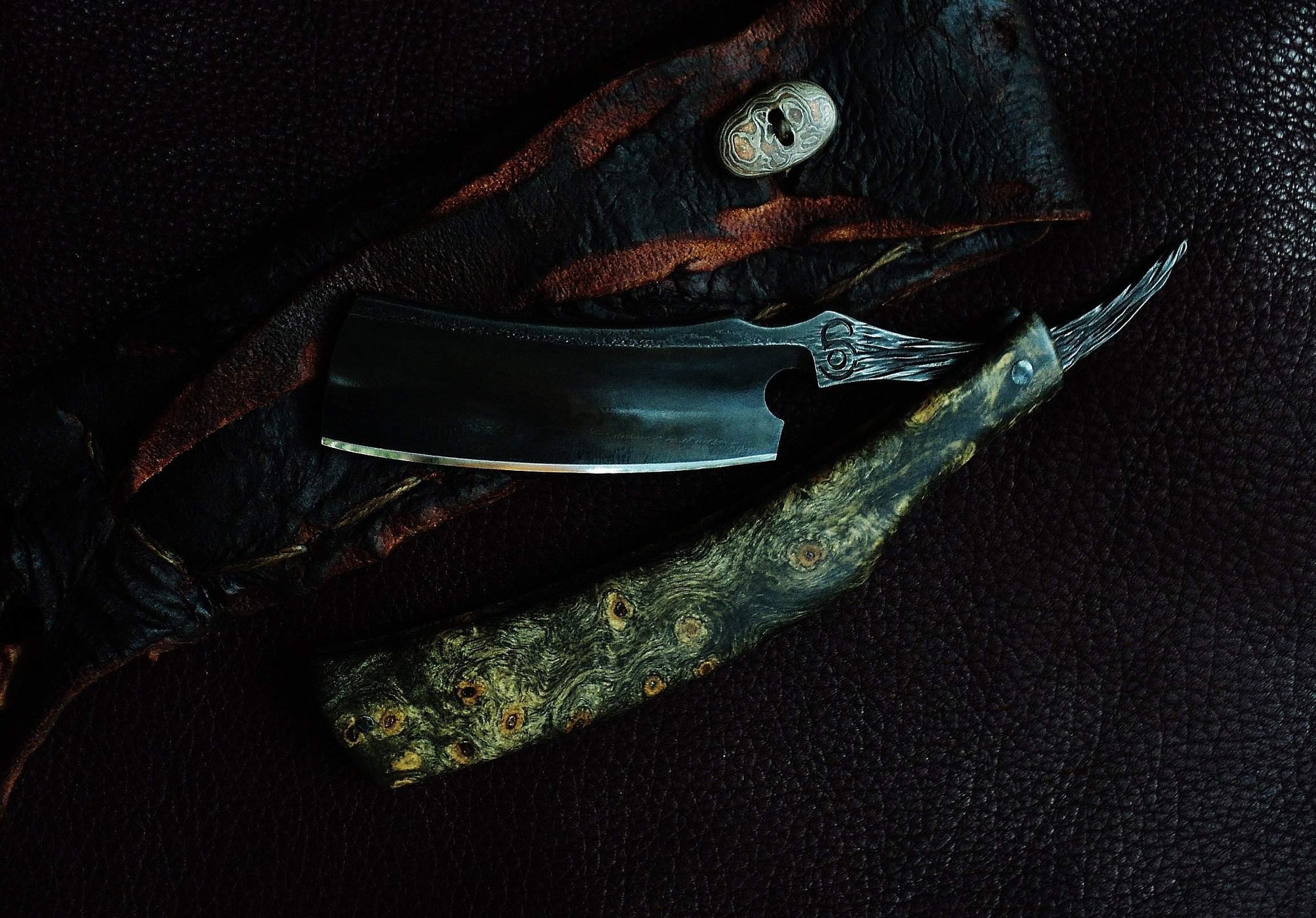 Click or scroll to zoom