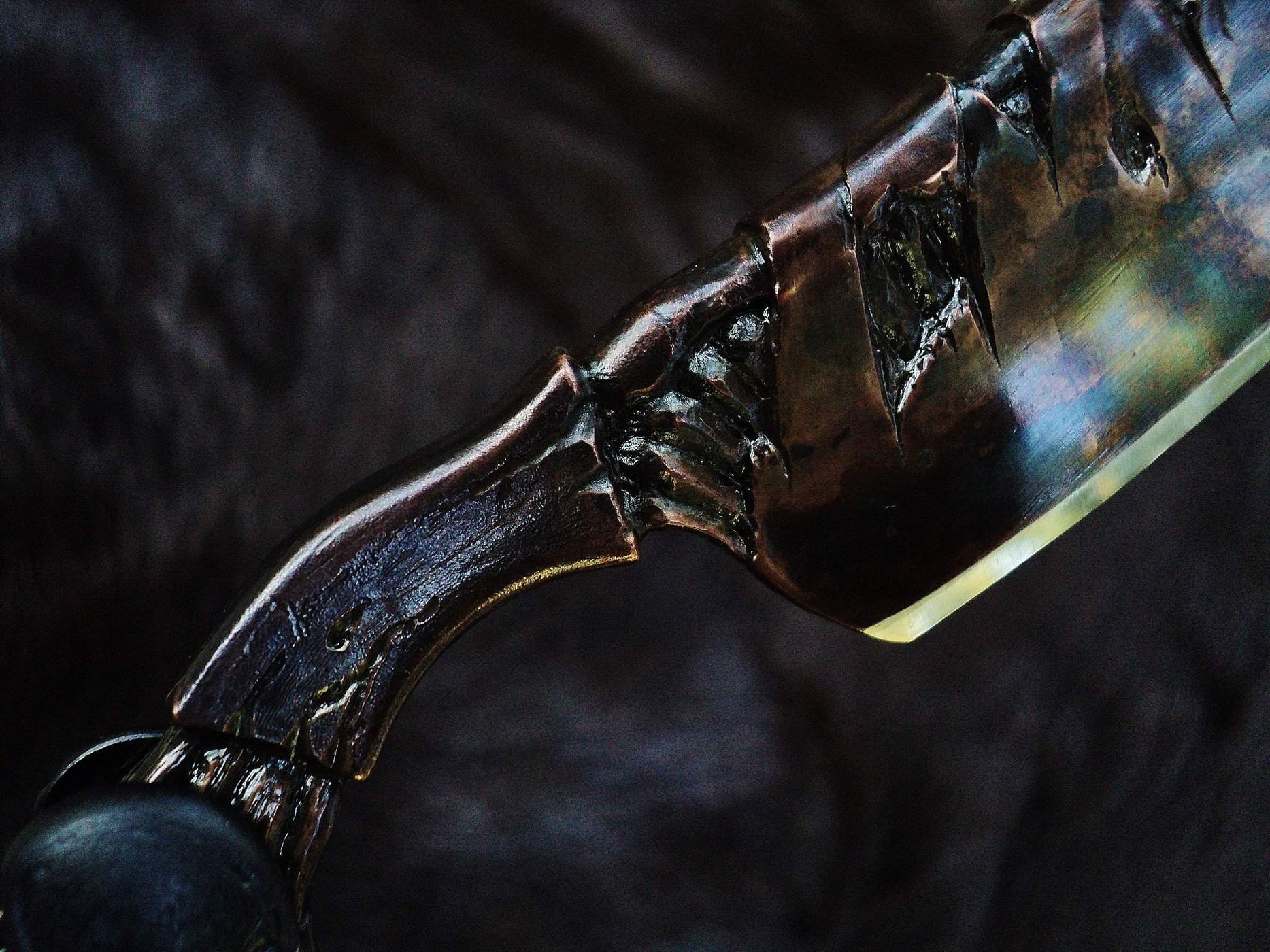 Click or scroll to zoom