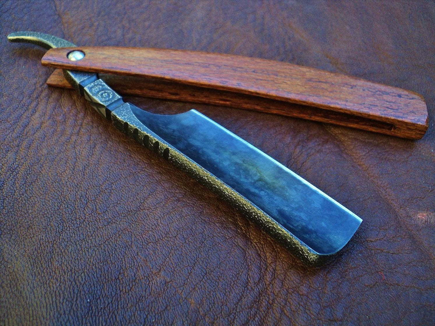 Click or scroll to zoom