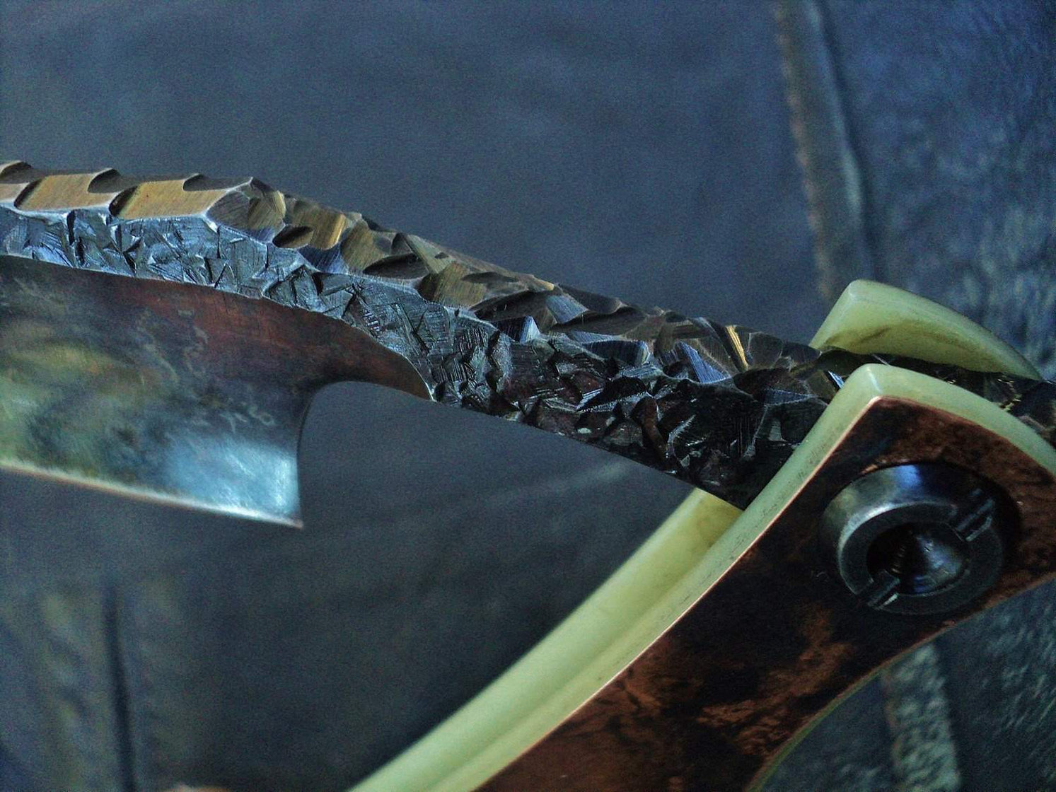 Click or scroll to zoom