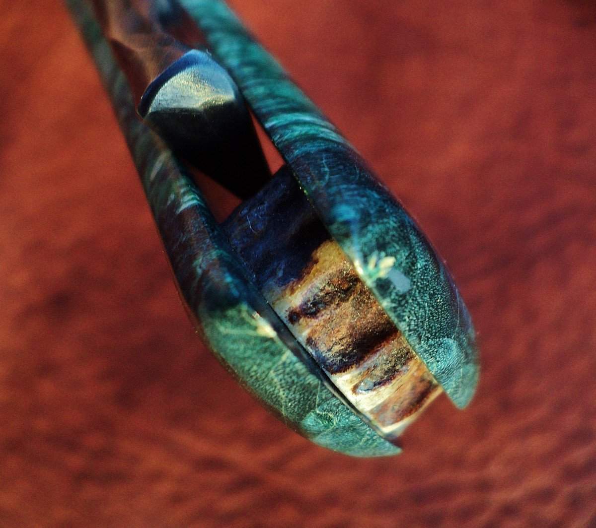 Click or scroll to zoom