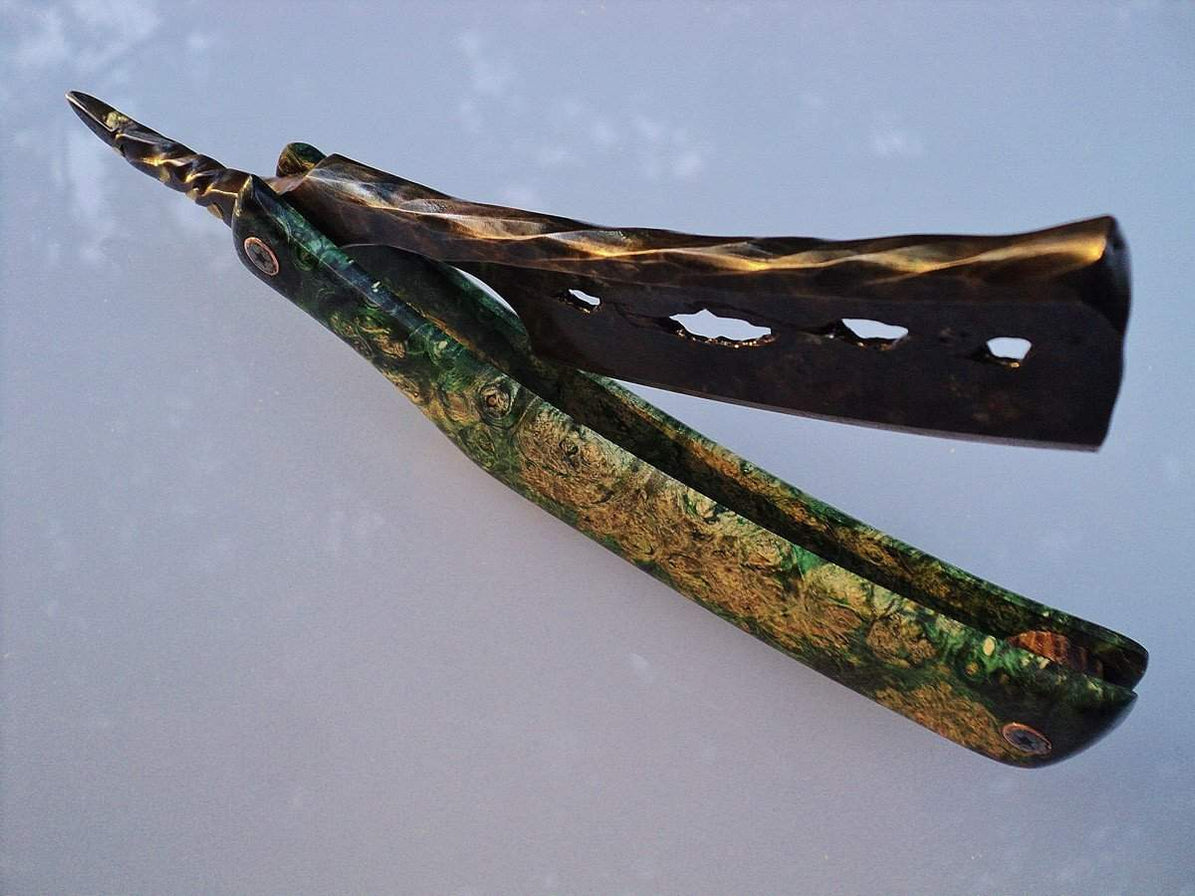 Click or scroll to zoom