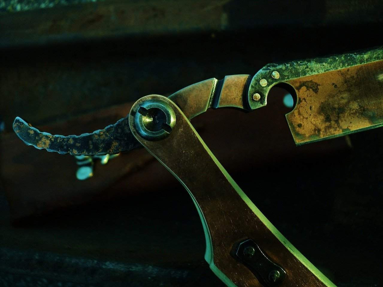 Click or scroll to zoom